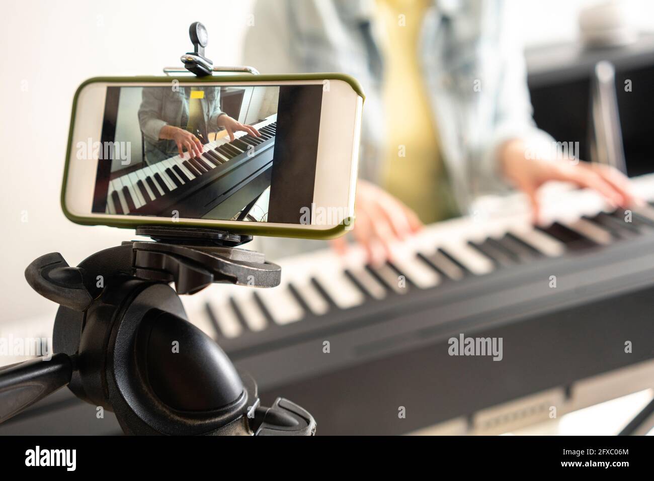 Woman filming view smartphone hi-res stock photography and images - Alamy