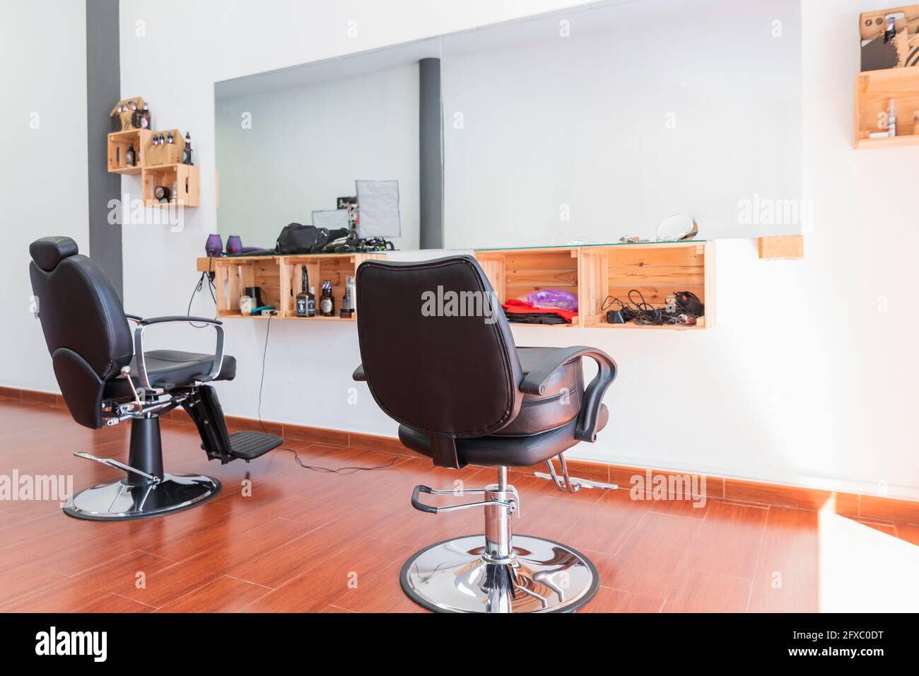 Front of barber shop hi-res stock photography and images - Alamy