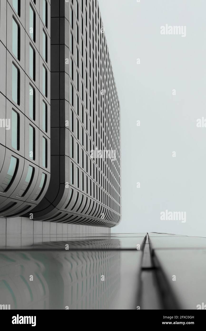Vertical shot building modern hi-res stock photography and images - Alamy