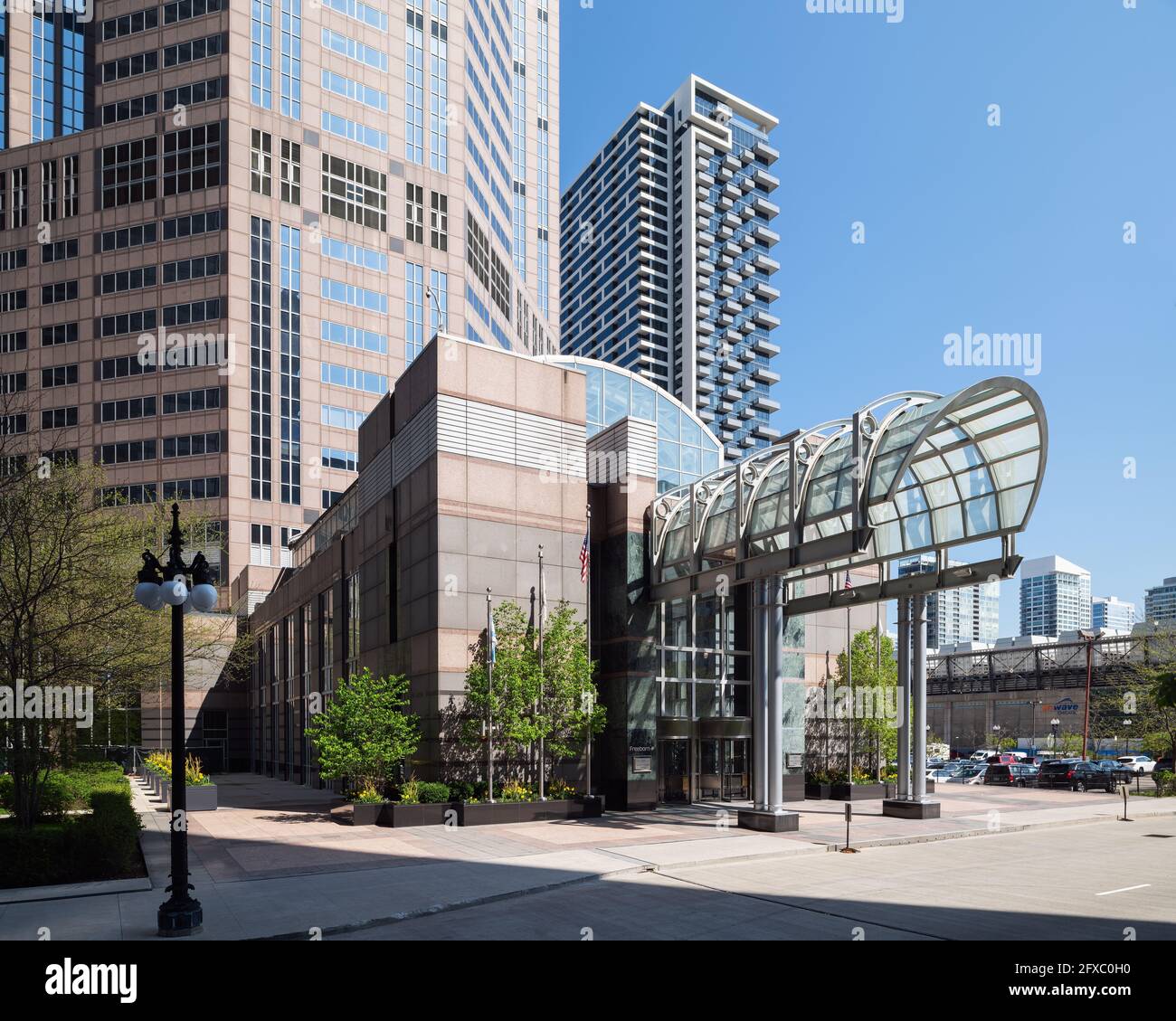 Chicago skyline and wacker drive hi-res stock photography and images ...