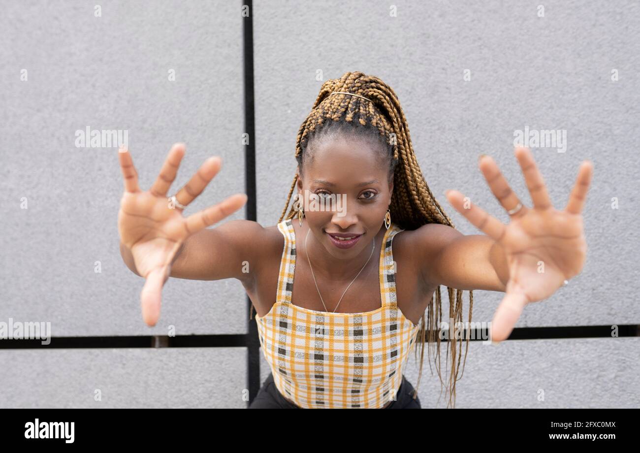 African woman hands hi-res stock photography and images - Alamy