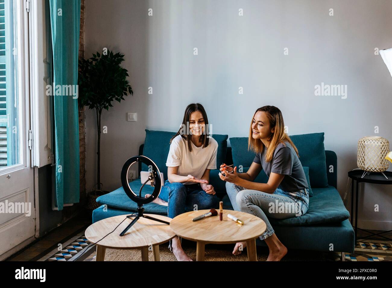 Beauty influencers hi-res stock photography and images - Alamy