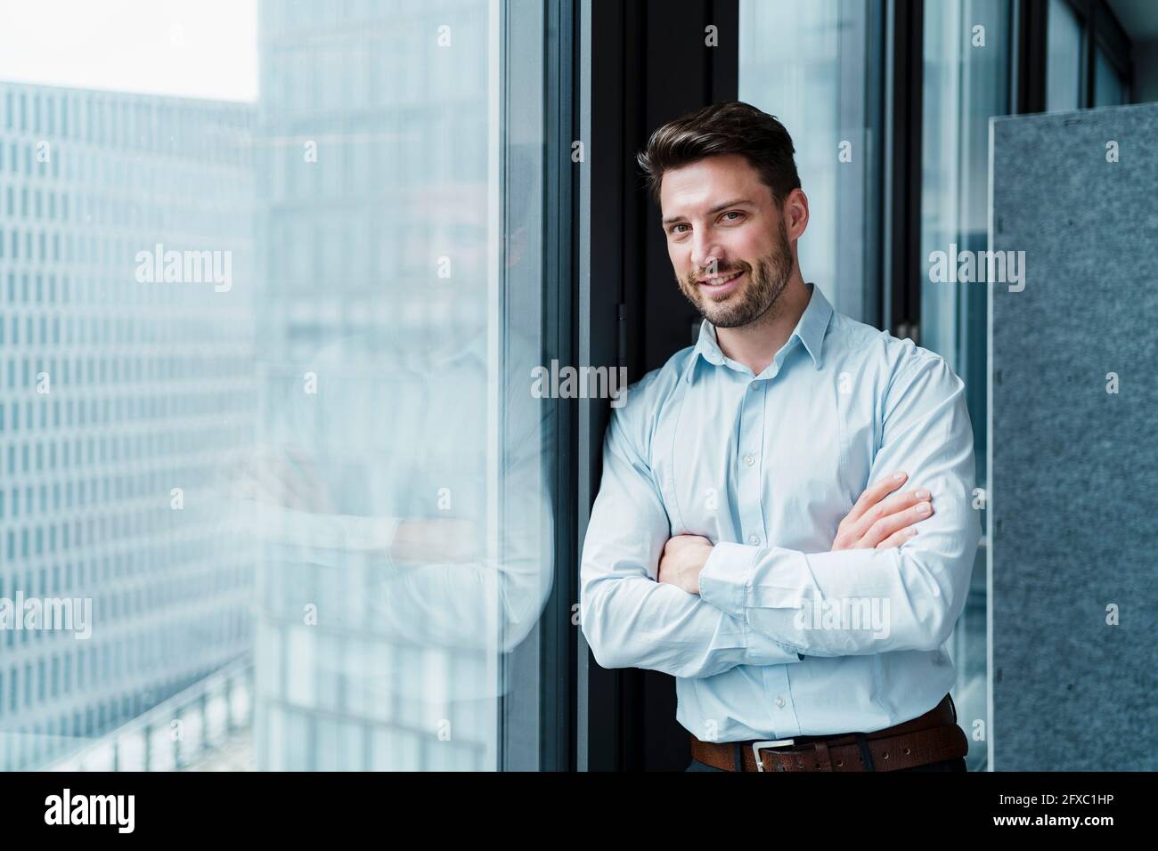 Businessman arms crossed on hi-res stock photography and images - Alamy