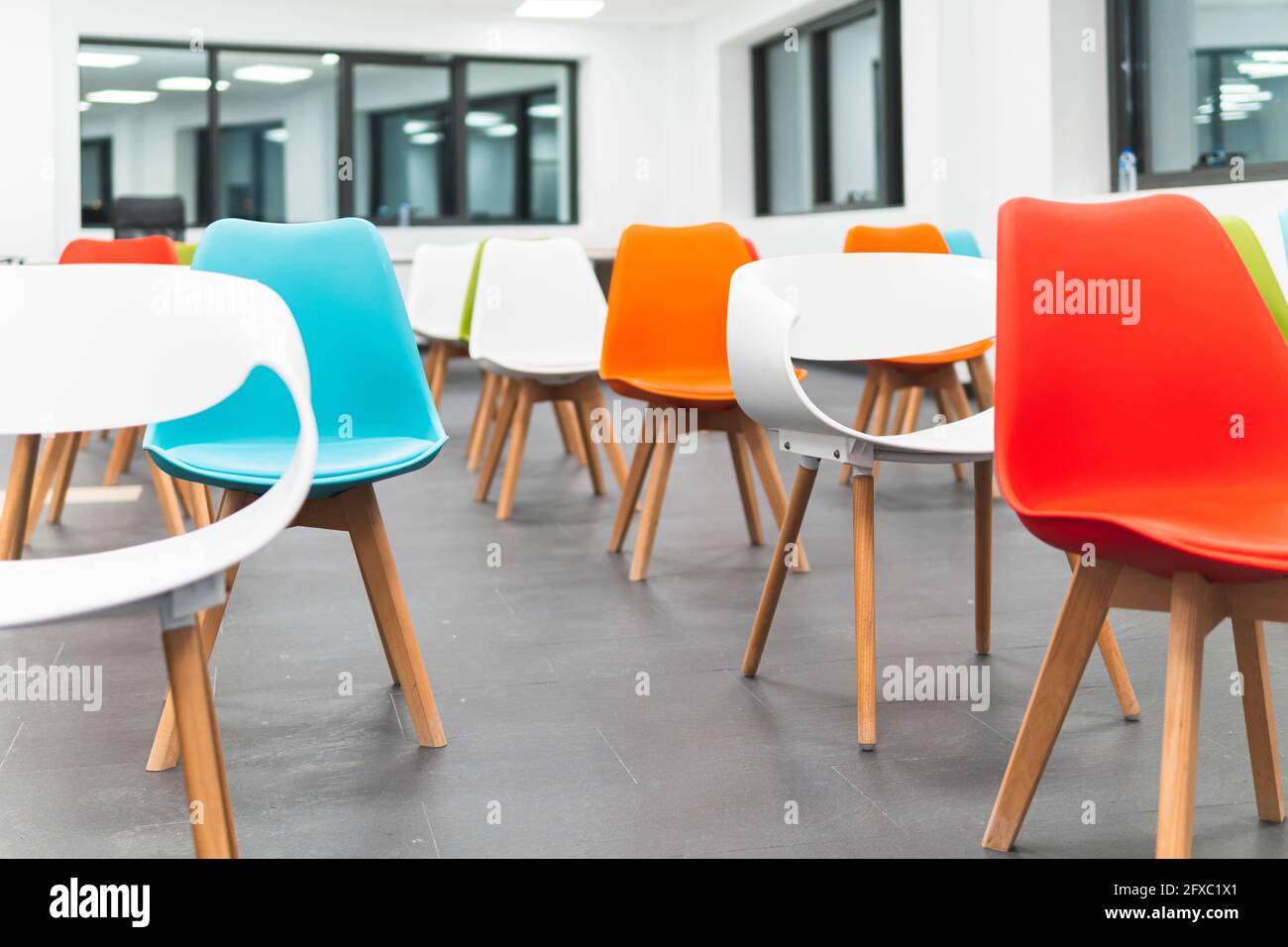 Empty chair classroom hi-res stock photography and images - Alamy