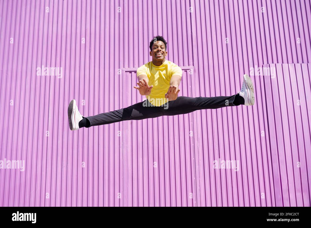 Mid air during hi-res stock photography and images - Alamy