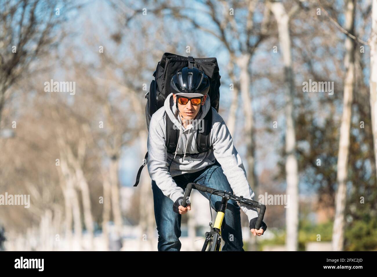 Delivery man on bicycle hi-res stock photography and images - Alamy