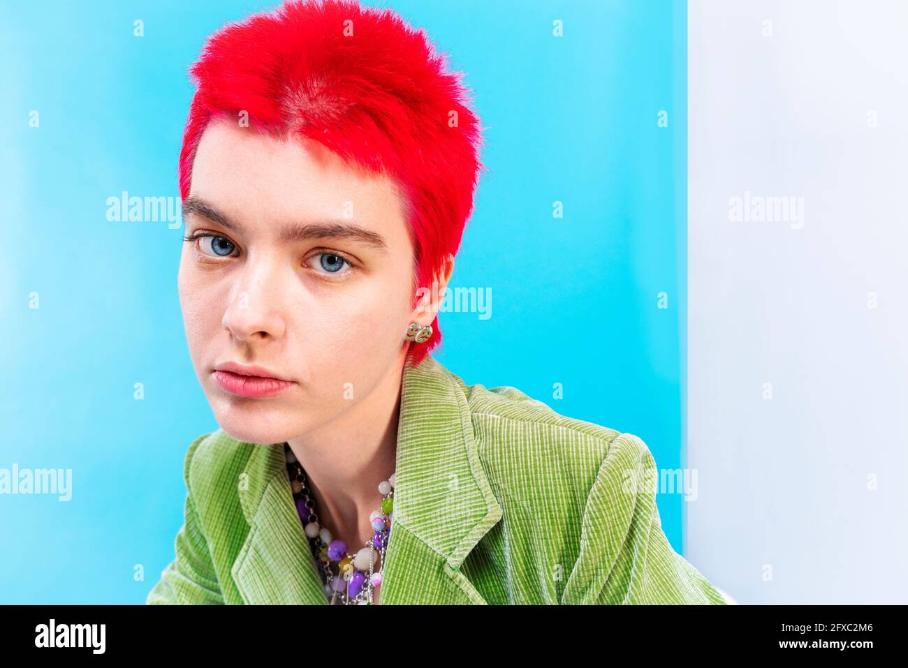 Crowd staring up at camera hi-res stock photography and images - Alamy