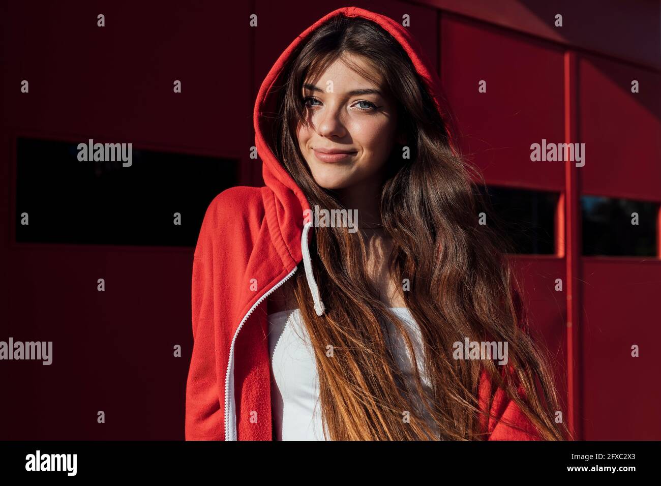 Teenage girl wearing hooded jacket hi-res stock photography and images ...