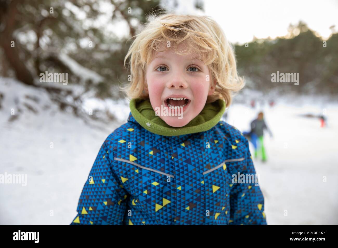 Boy in winter snow hi-res stock photography and images - Alamy