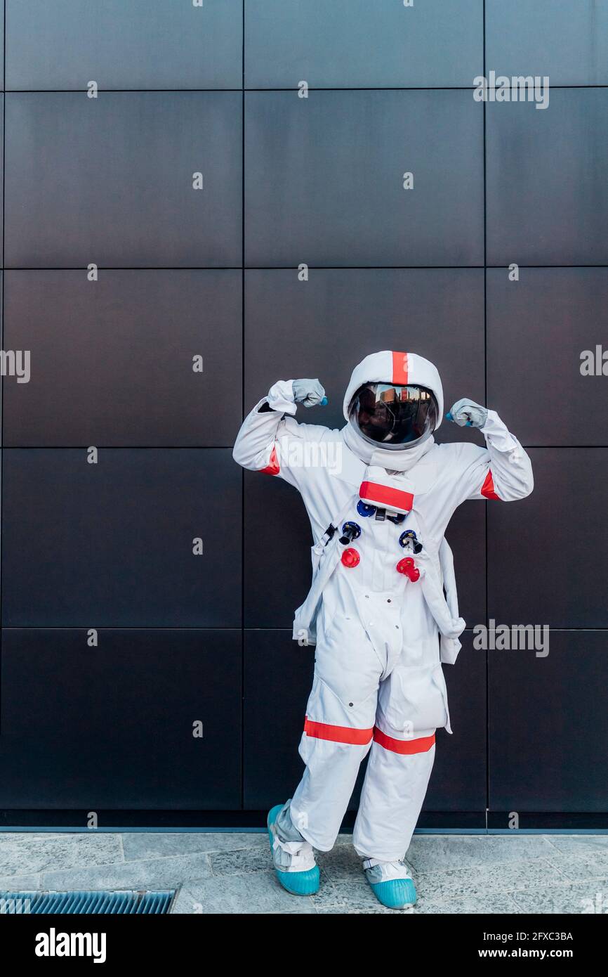 Flexing biceps hi-res stock photography and images - Alamy