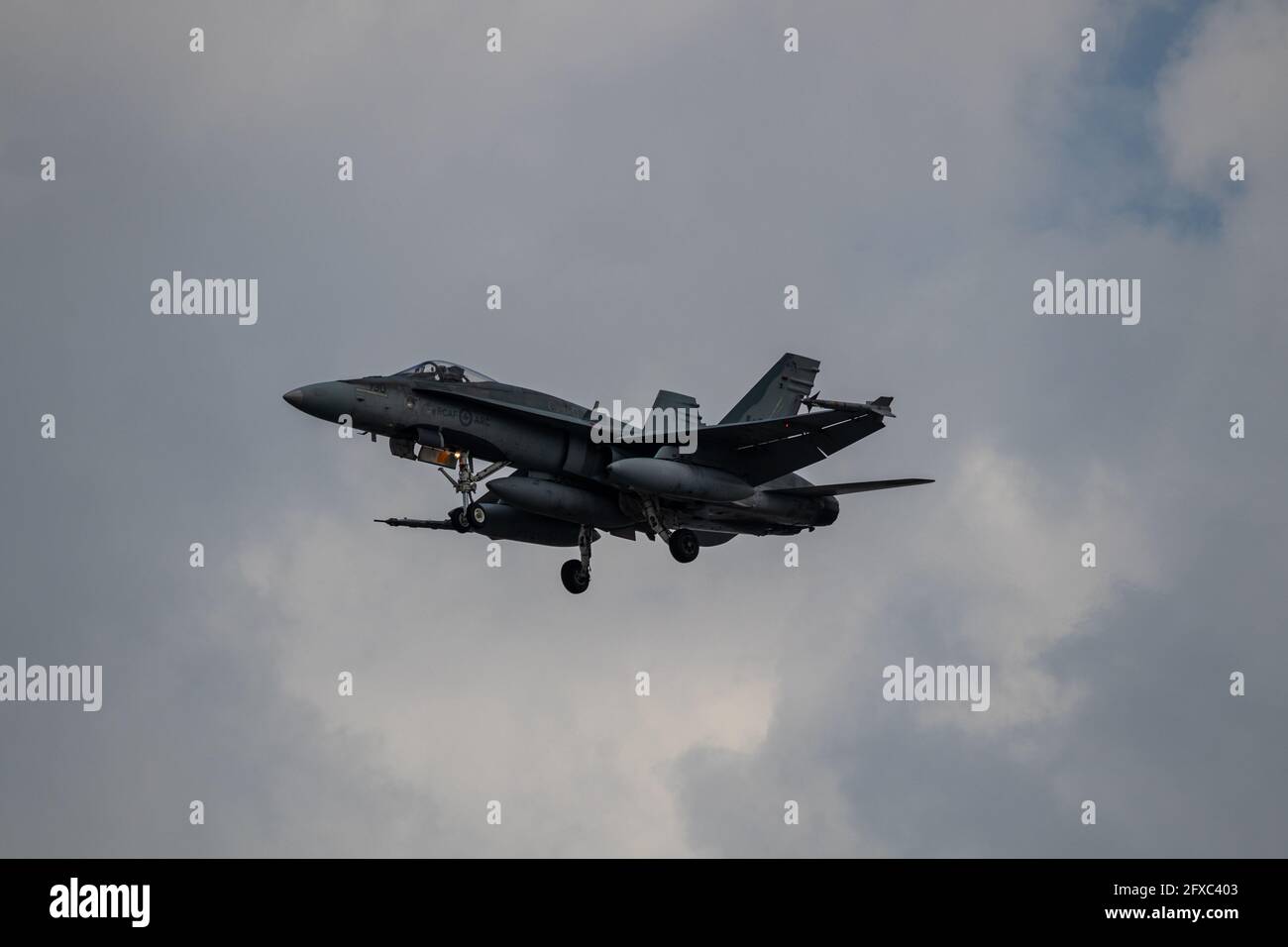 F18 fighter hi-res stock photography and images - Alamy