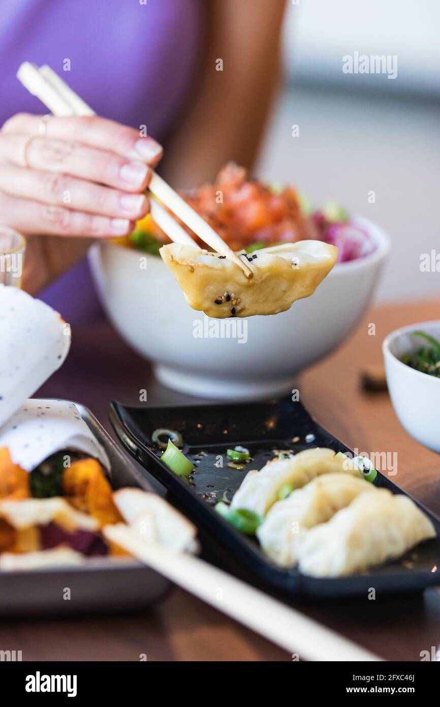 Hand food restaurant hi-res stock photography and images - Alamy