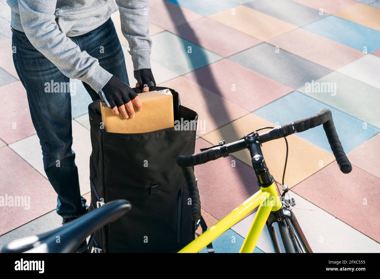 Man working removing hi-res stock photography and images - Alamy