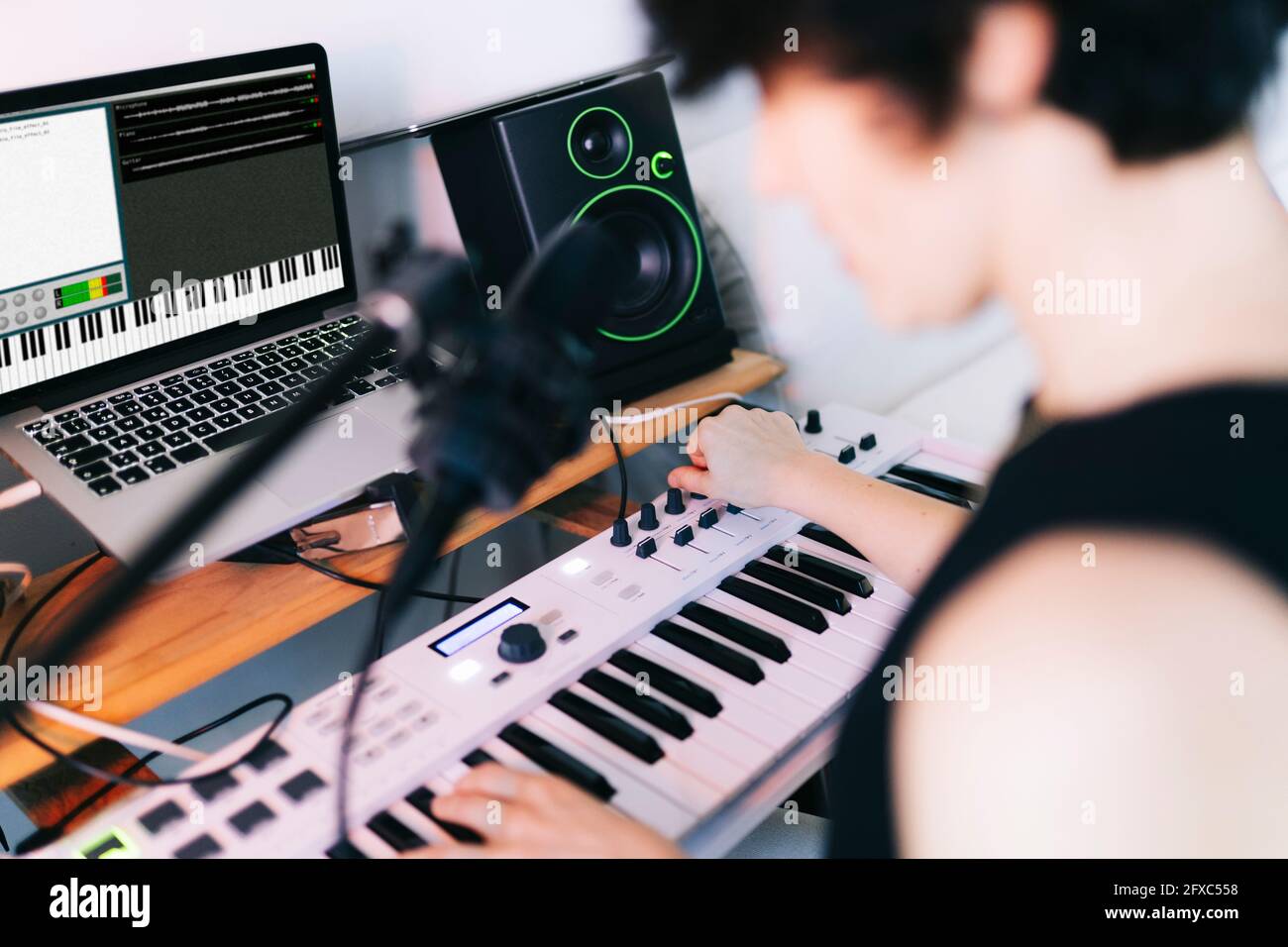 Recording studio piano hi-res stock photography and images - Alamy