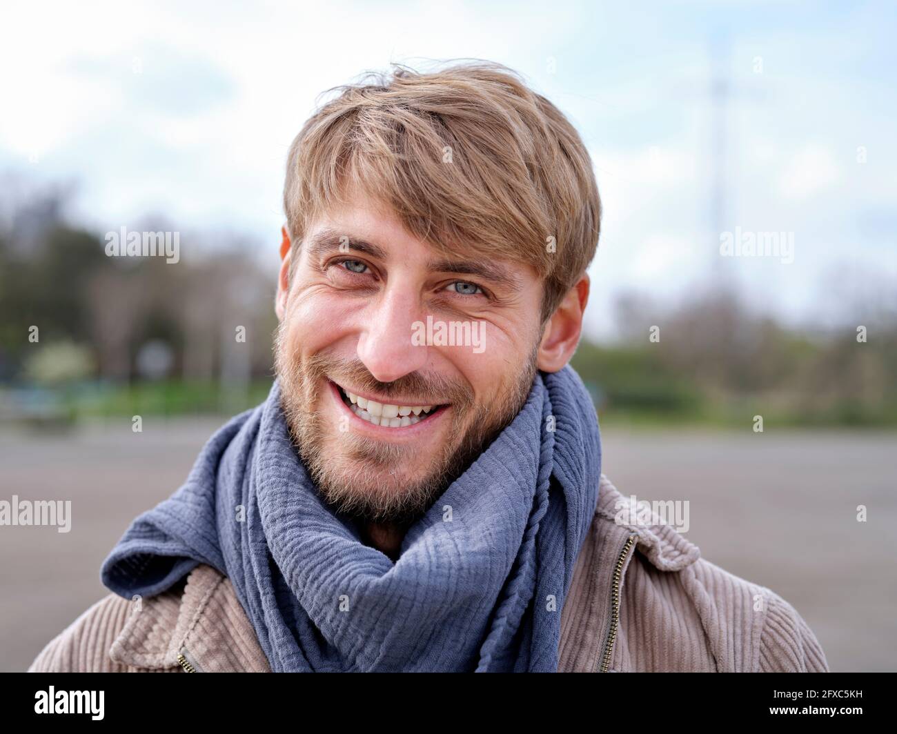 Happy handsome man hi-res stock photography and images - Alamy