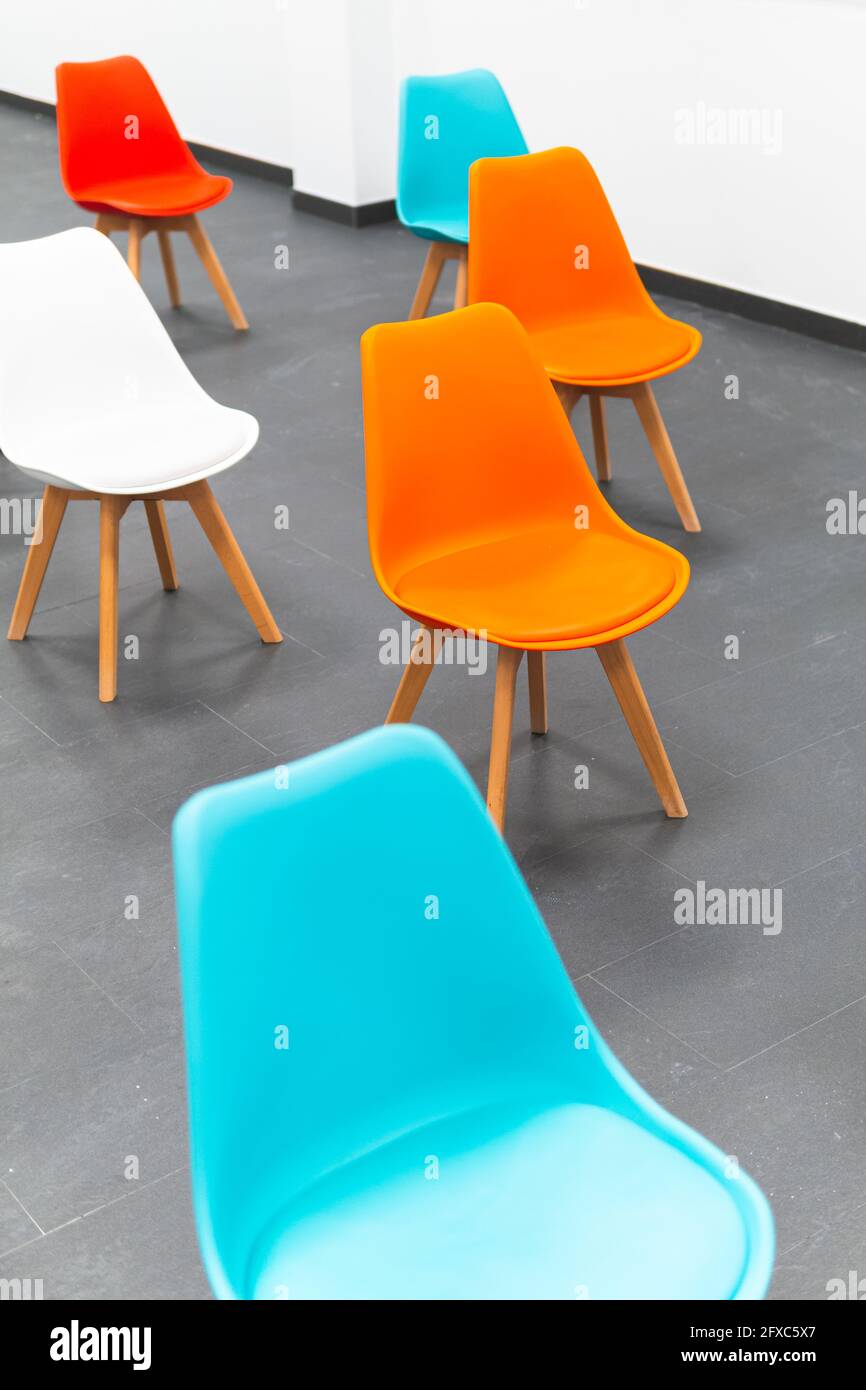 Empty chair classroom hi-res stock photography and images - Alamy