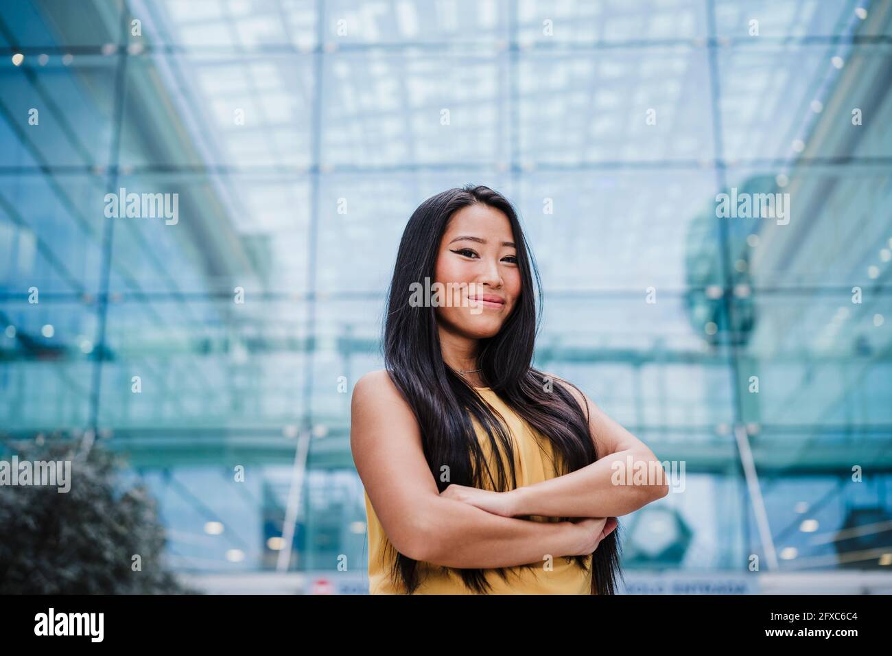 Modern black office woman hi-res stock photography and images - Alamy
