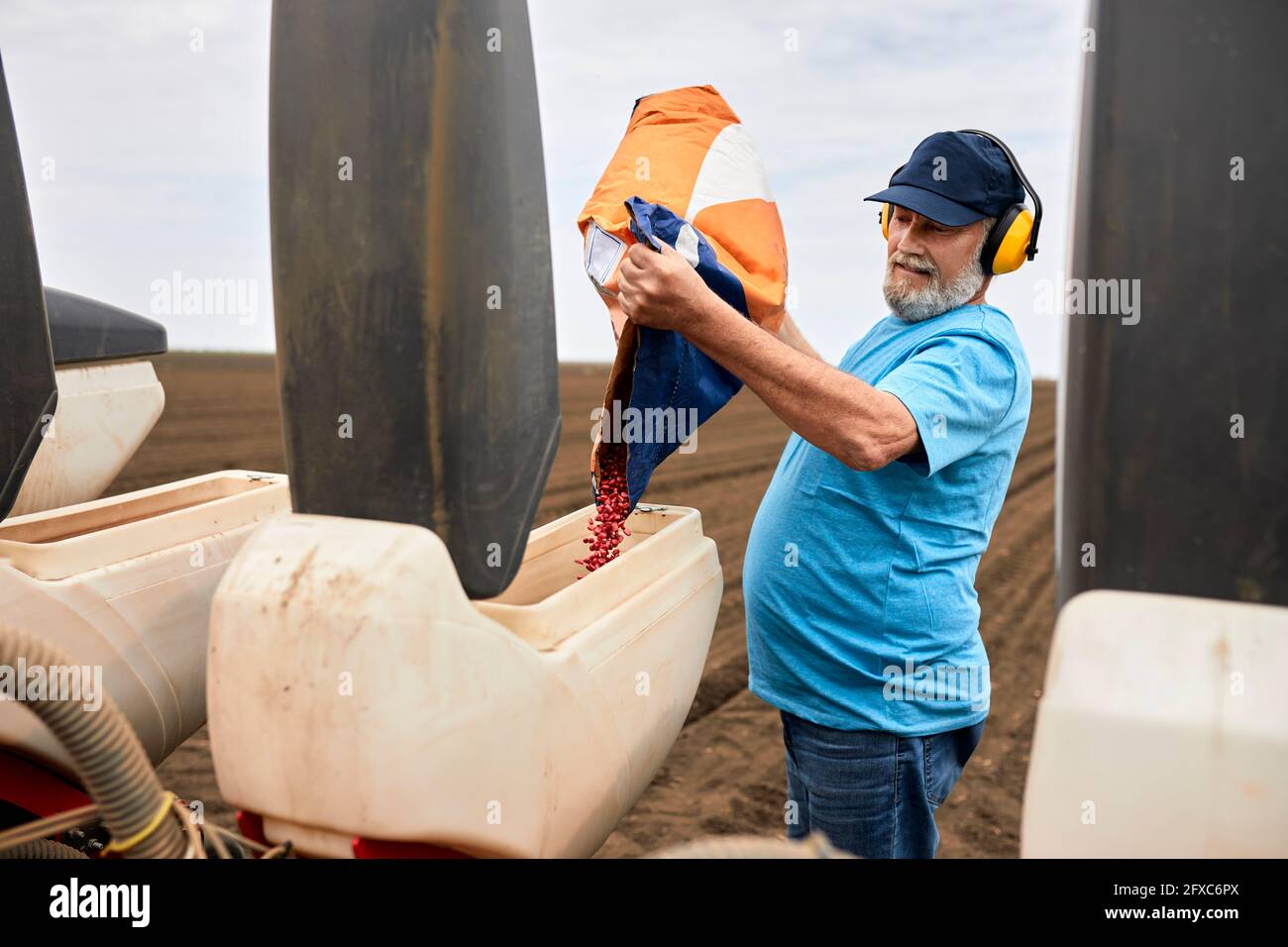 Farmer standing in corn field hi-res stock photography and images - Alamy