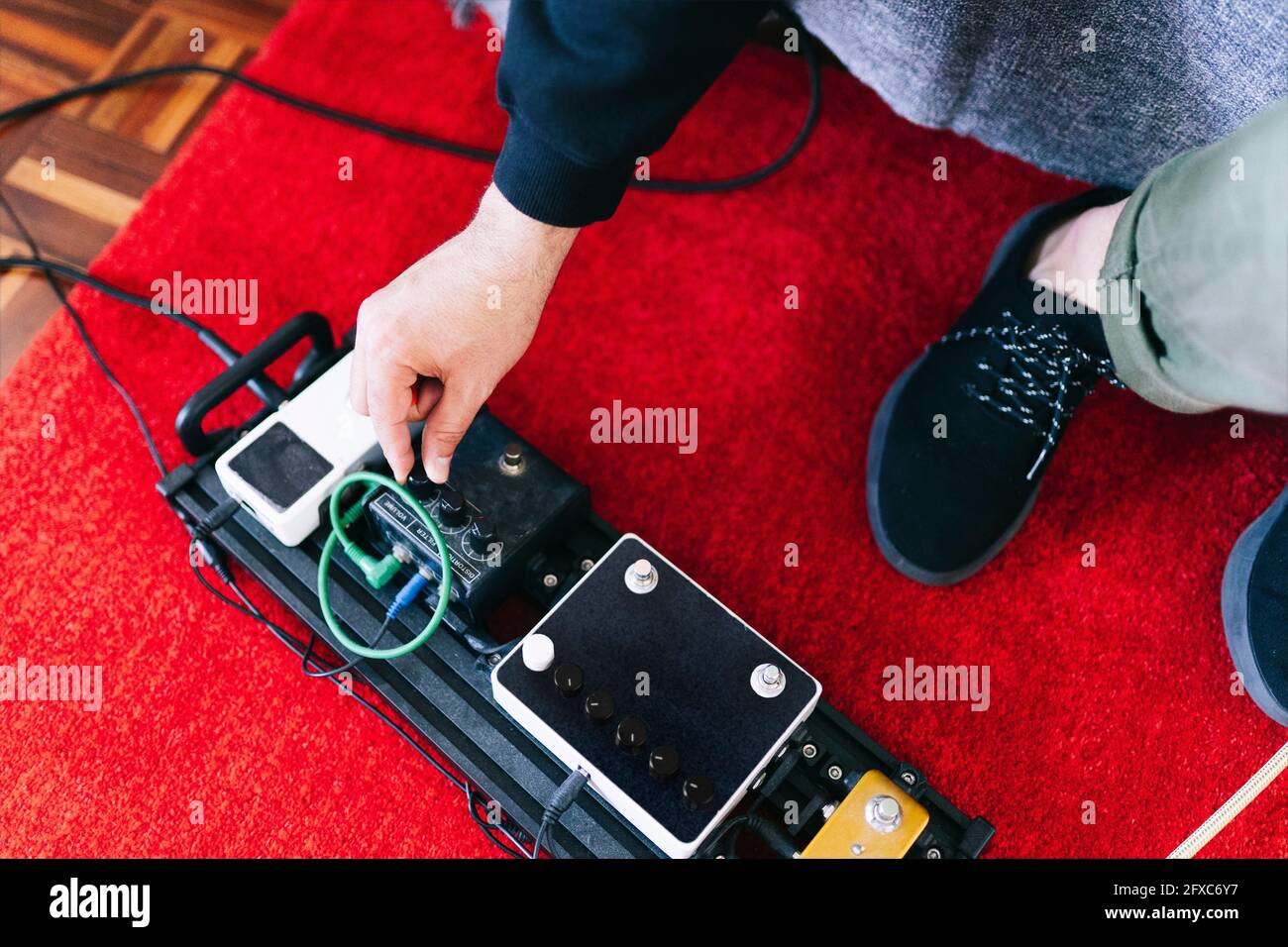 Adjusting instrument hi-res stock photography and images - Alamy