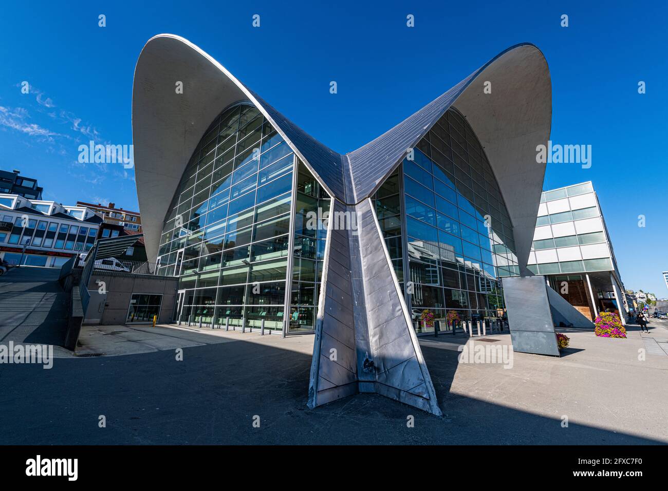 Norway, Troms og Finnmark, Tromso, Exterior of modern library Stock ...
