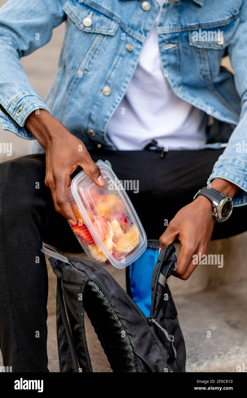 Man lunch box hi-res stock photography and images - Alamy