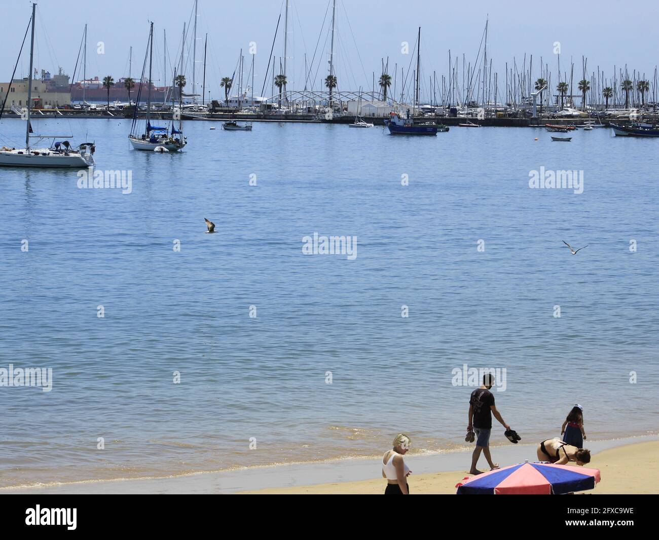 Cascais, Lisboa Portugal. 26th May, 2021. (INT) Bathers movement on ...