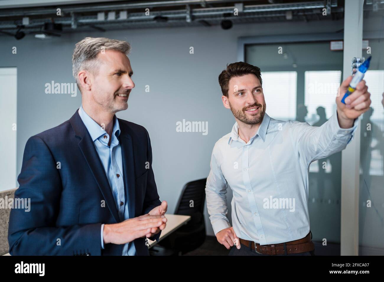 Business meeting whiteboard hi-res stock photography and images - Alamy