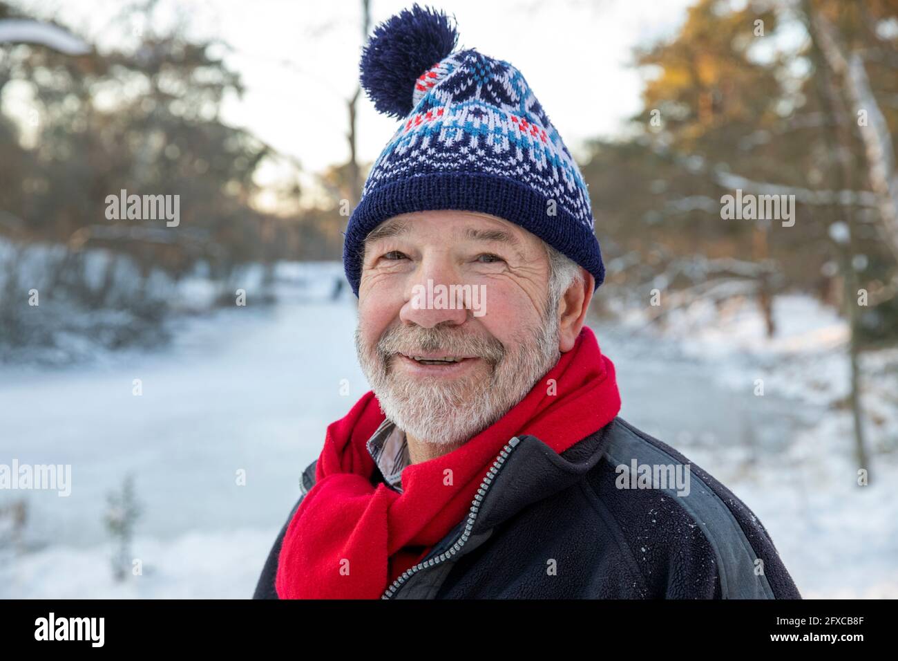 Senior men in winter hi-res stock photography and images - Alamy