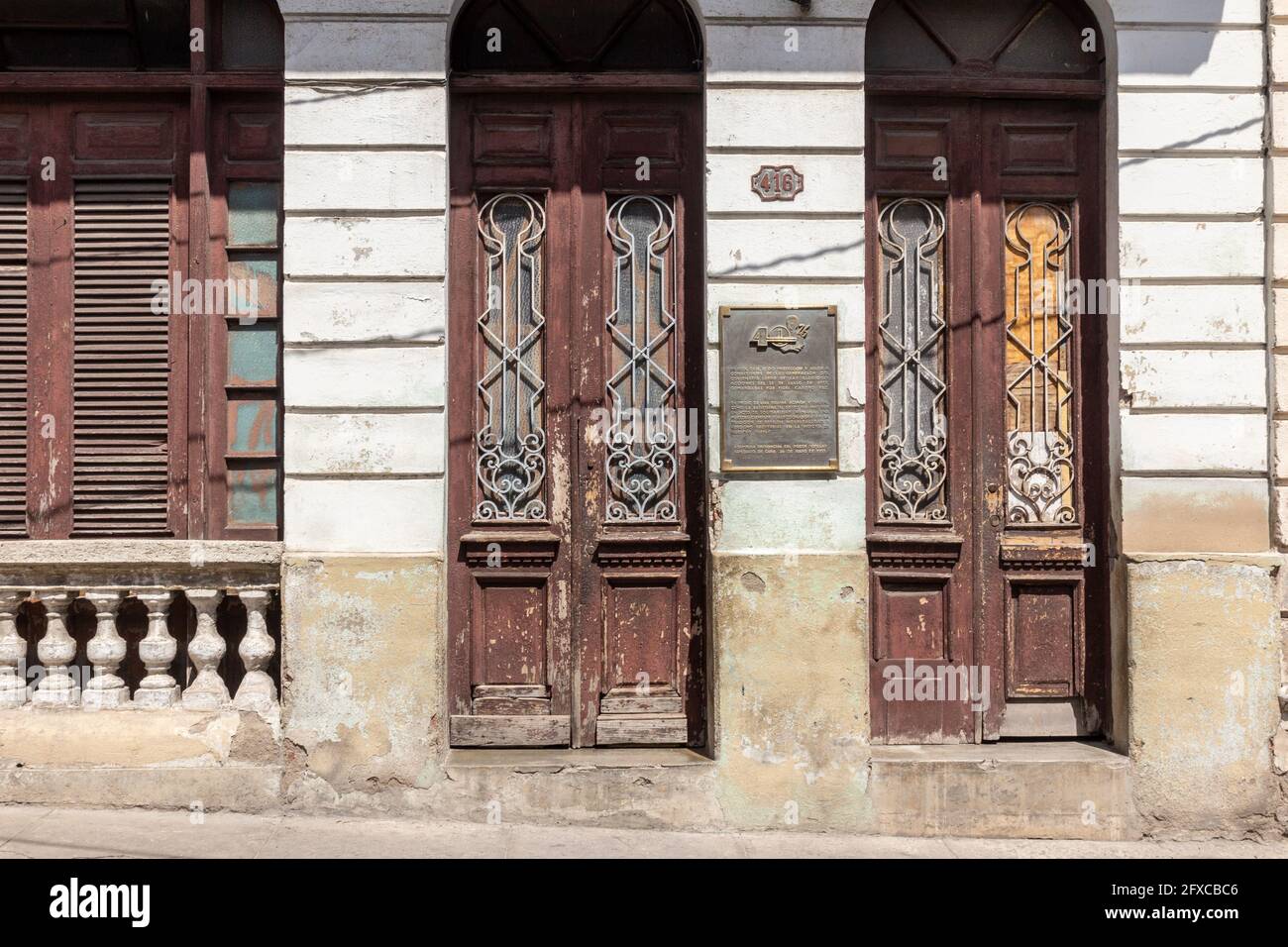 Run down door hi-res stock photography and images - Alamy