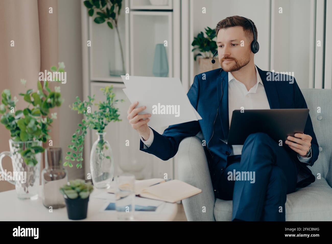 Document project hi-res stock photography and images - Alamy