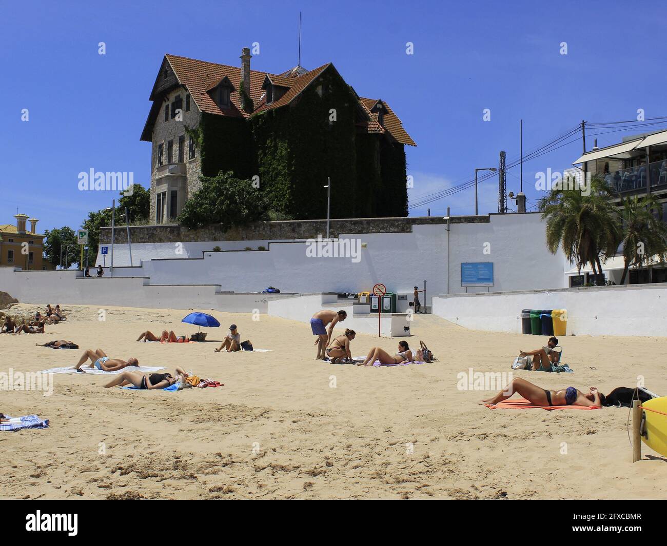 Cascais, Lisboa Portugal. 26th May, 2021. (INT) Bathers movement on ...