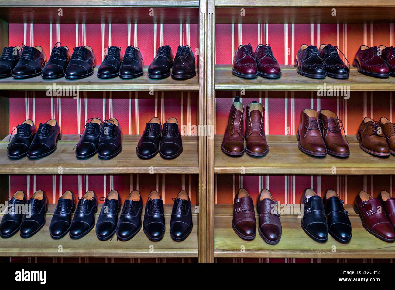 Still life on shelf hi-res stock photography and images - Alamy