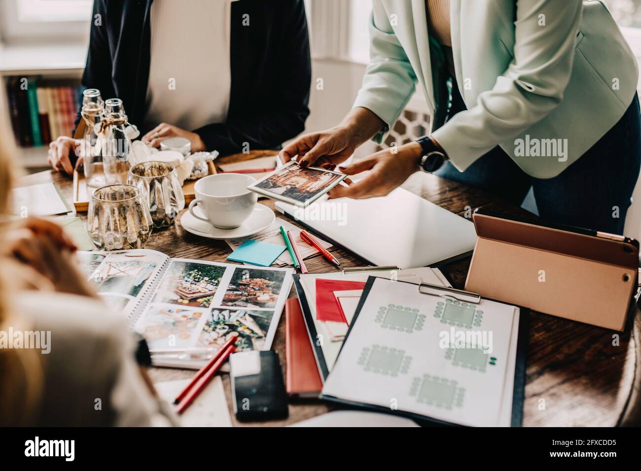 Female event planners hi-res stock photography and images - Alamy