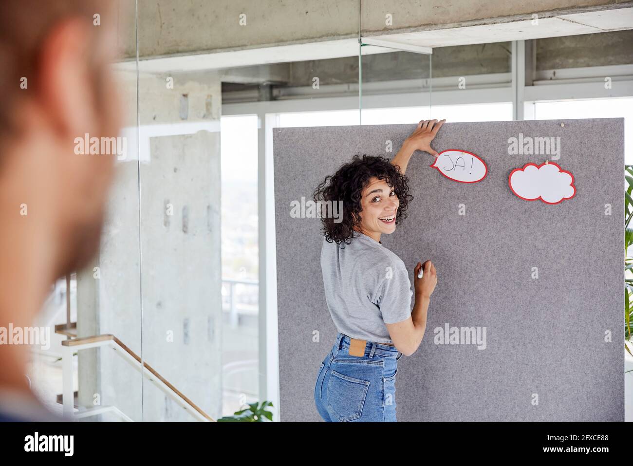 People looking over wall hi-res stock photography and images - Alamy