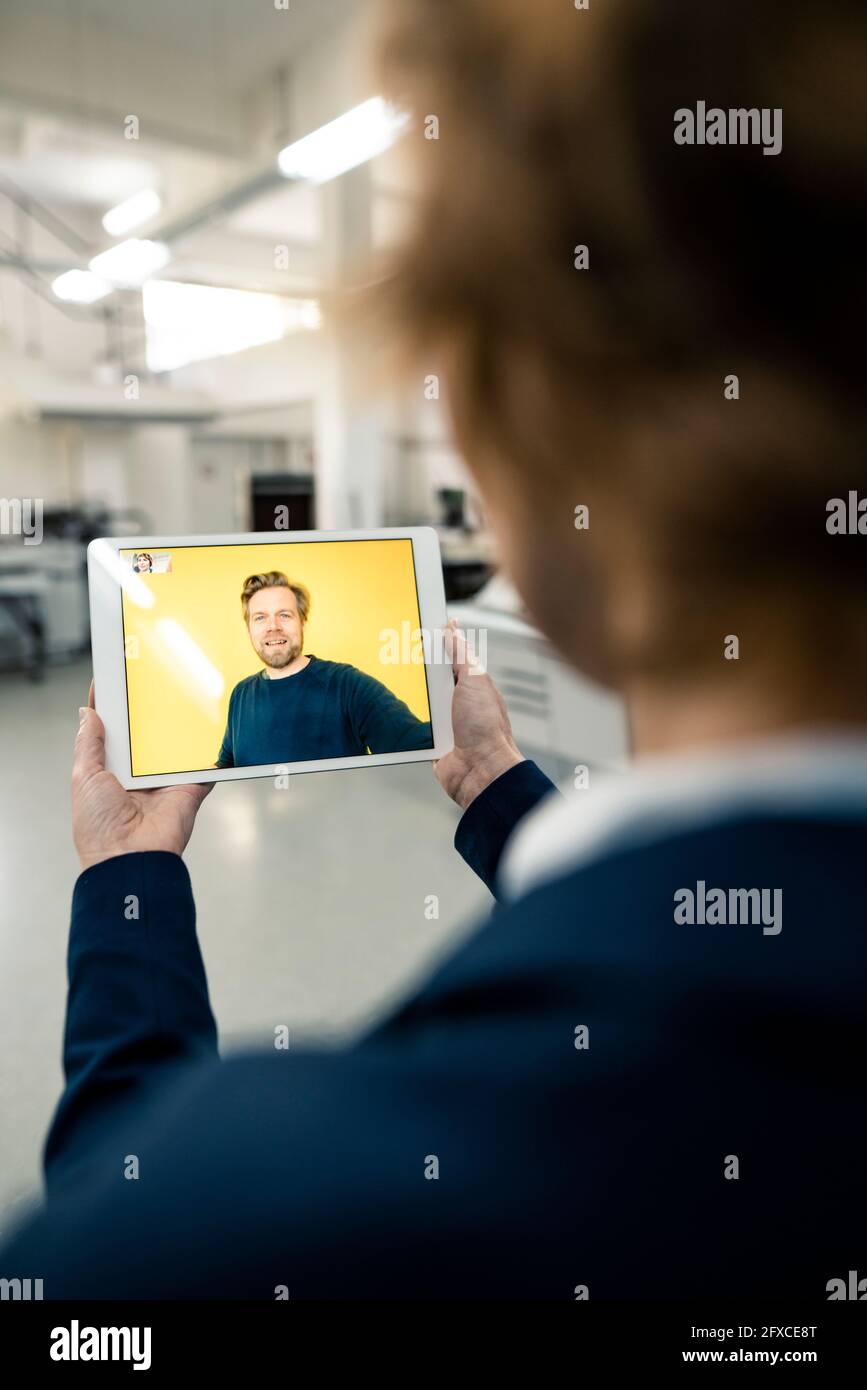 Male working through video hi-res stock photography and images - Alamy