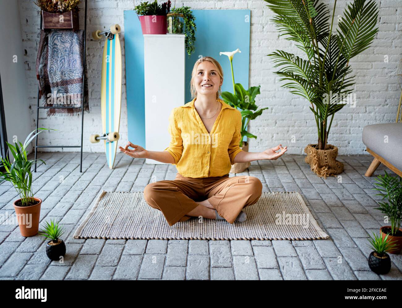 Sitting on mat hi-res stock photography and images - Alamy