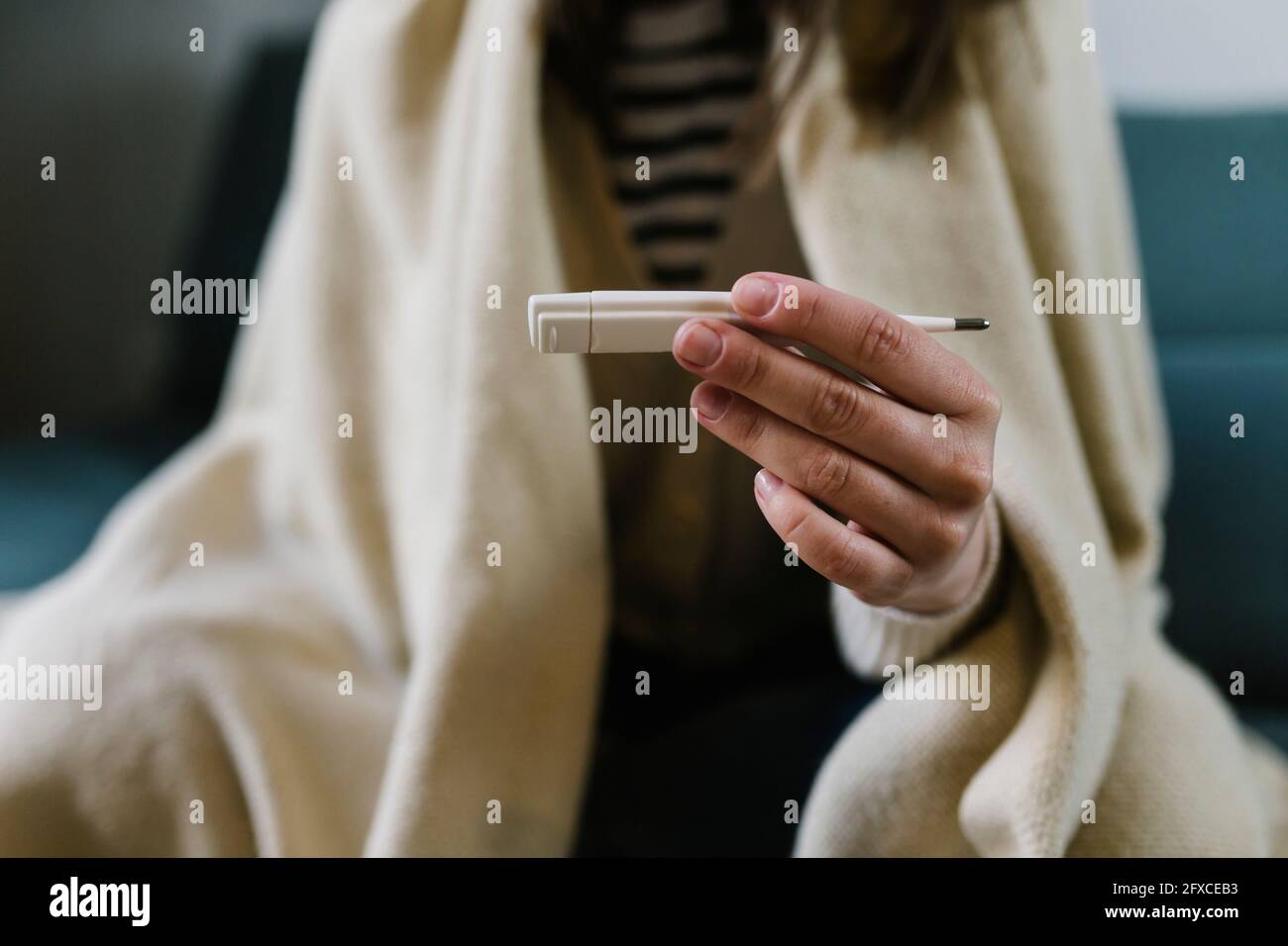 Women thermometer hi-res stock photography and images - Alamy