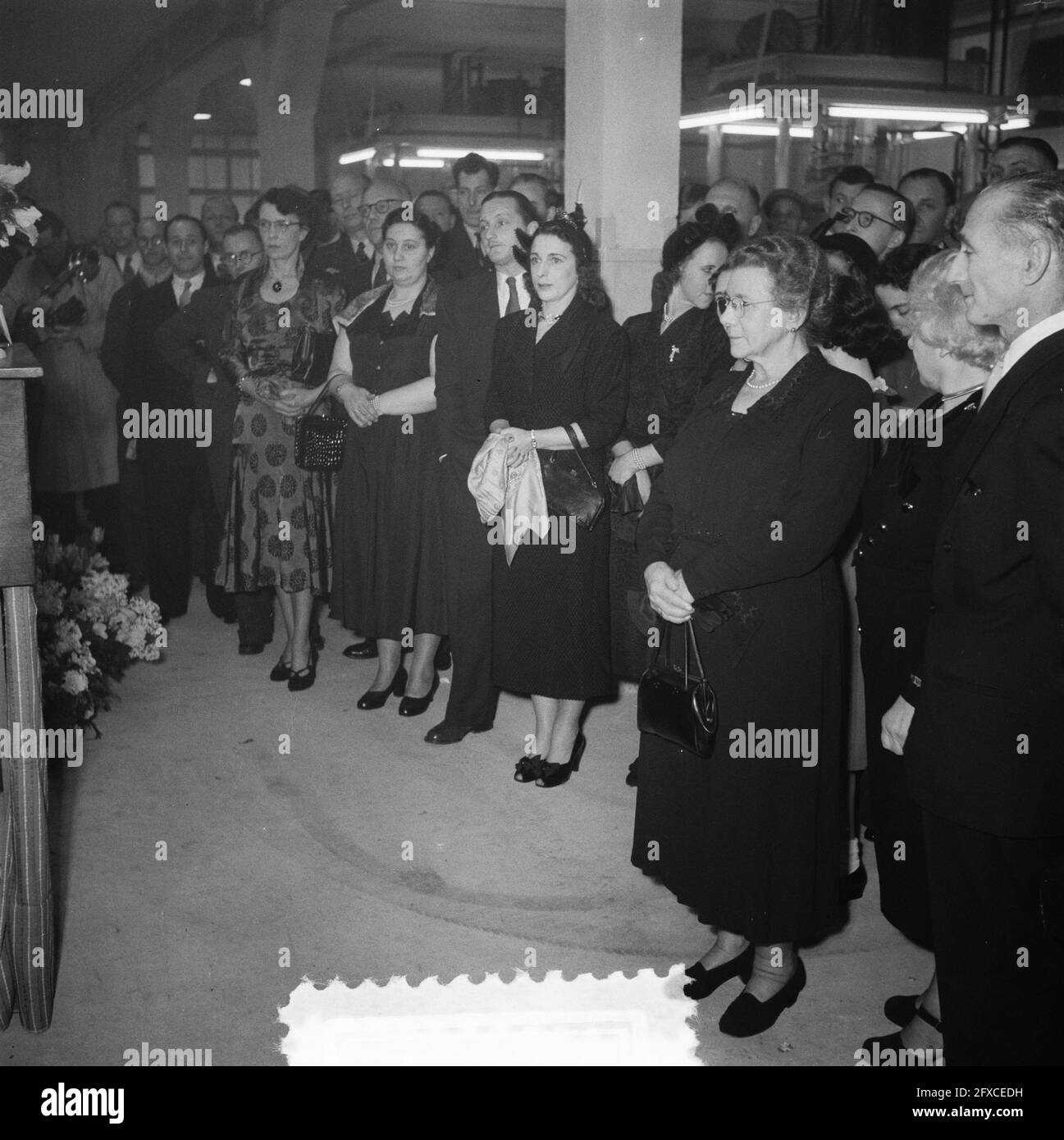 Opening wessel 4 branch waste paper store hi-res stock photography and ...