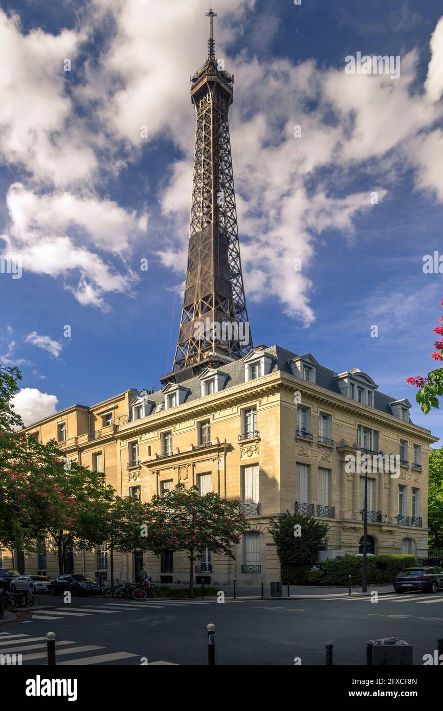 Paris iconic landmarks hi-res stock photography and images - Alamy