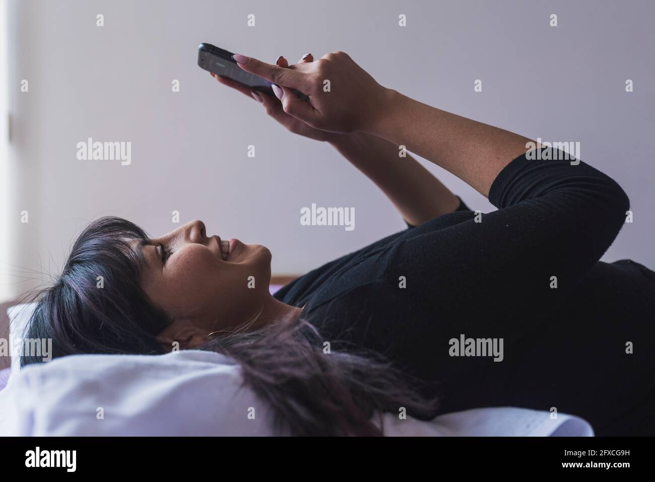 South american woman using mobile phone hi-res stock photography and ...