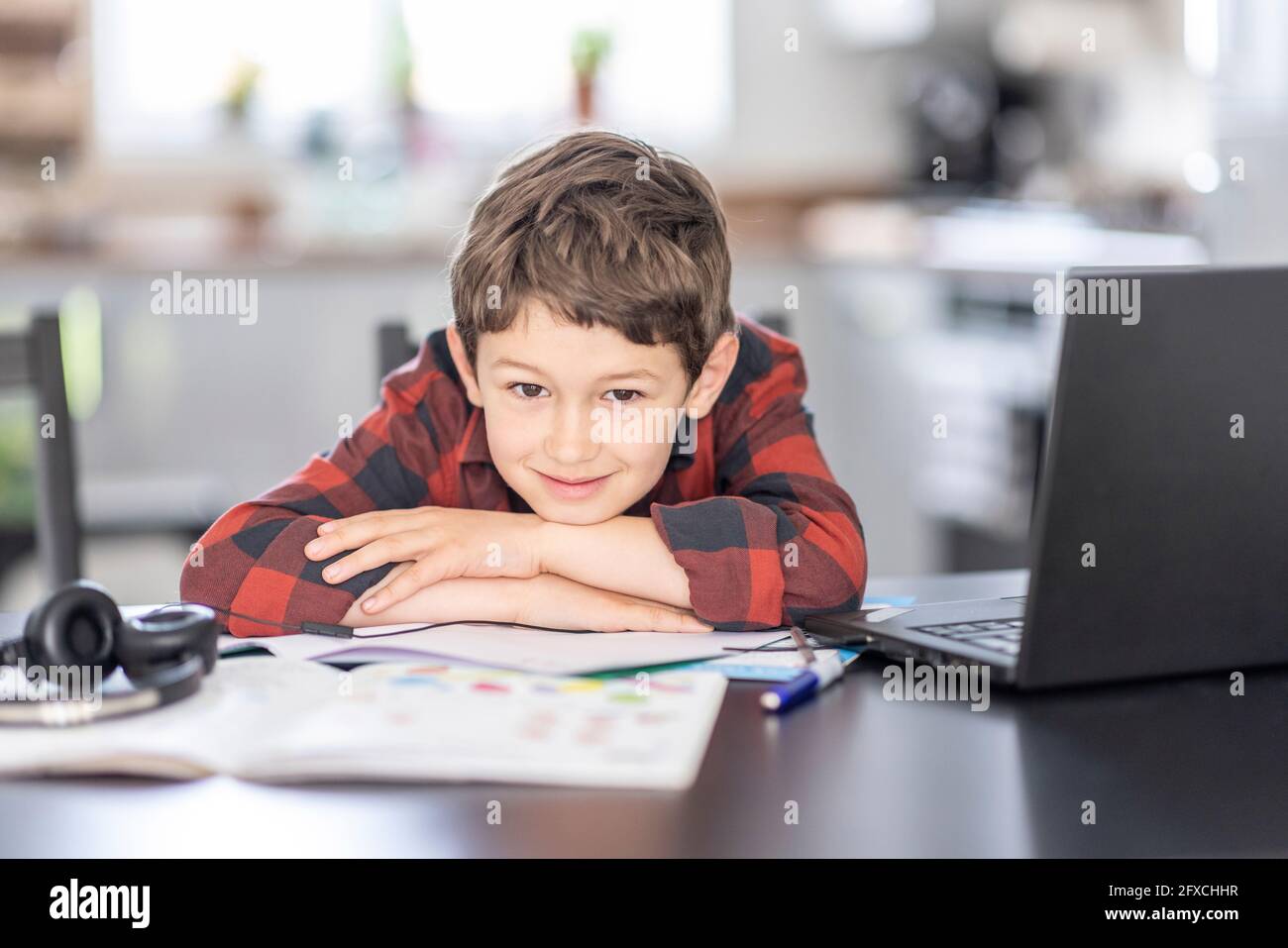 Leaning on hand hi-res stock photography and images - Alamy