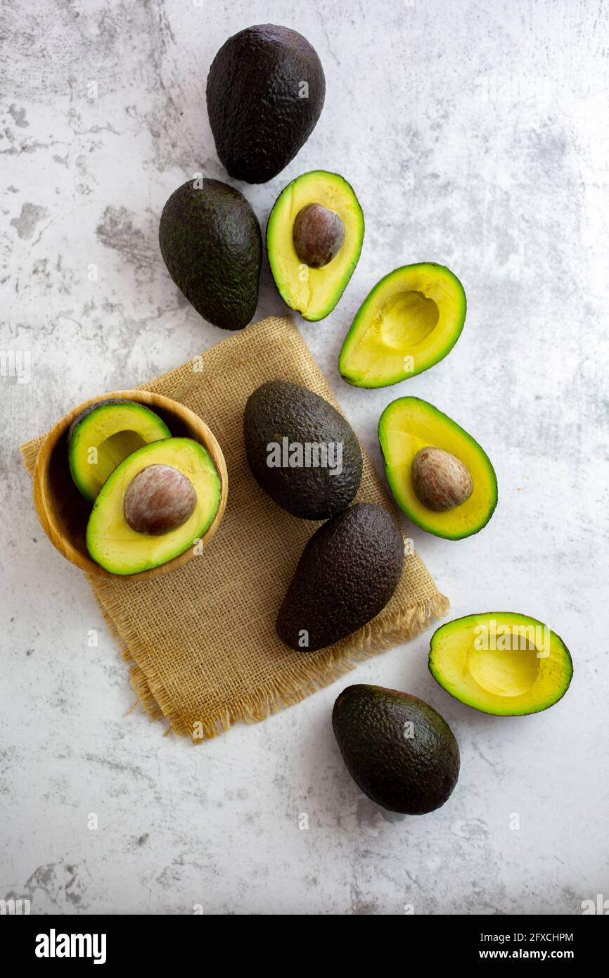 Whole half avocados white bowl hi-res stock photography and images - Alamy