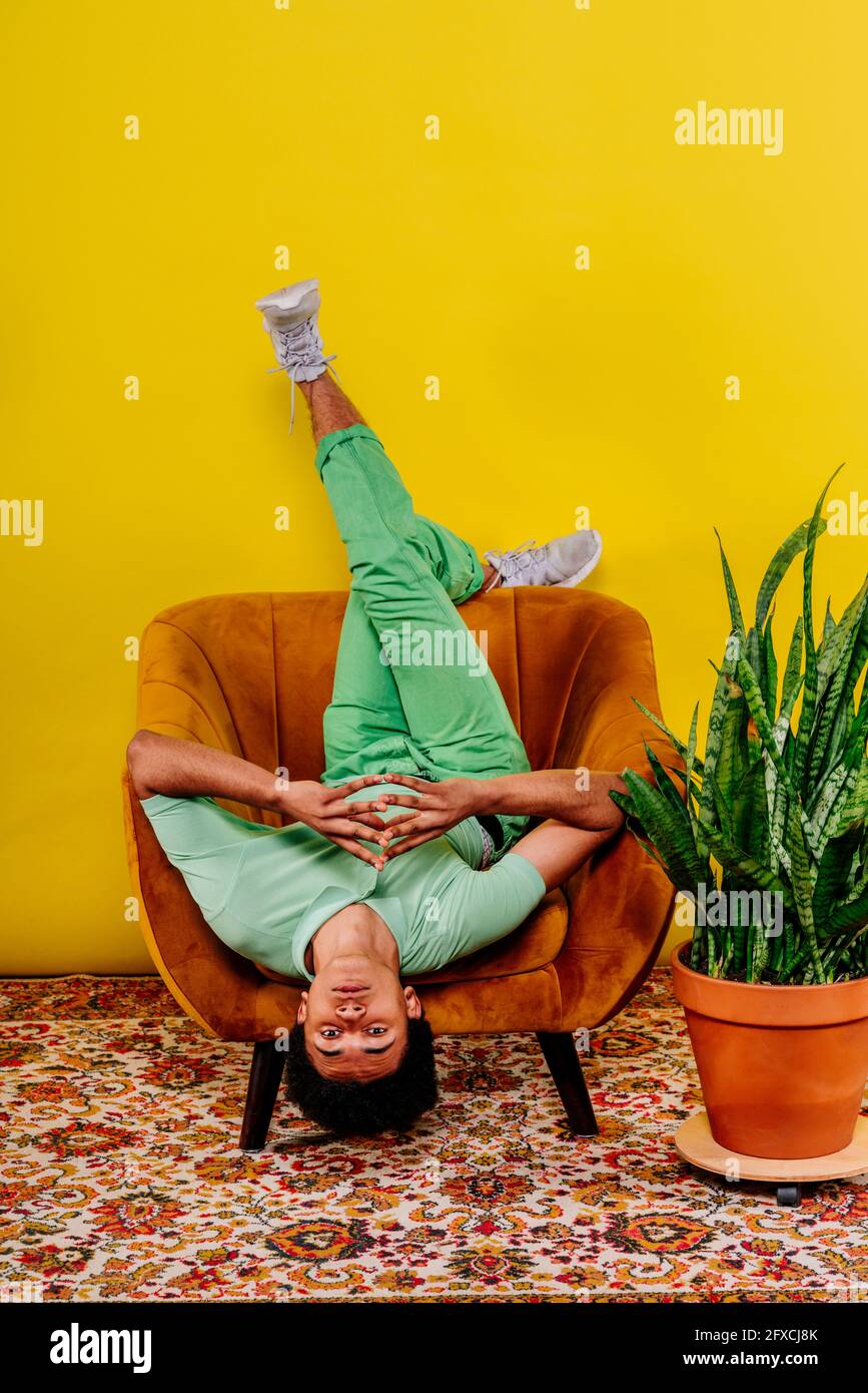 Man sitting down crossed legs hi-res stock photography and images - Alamy