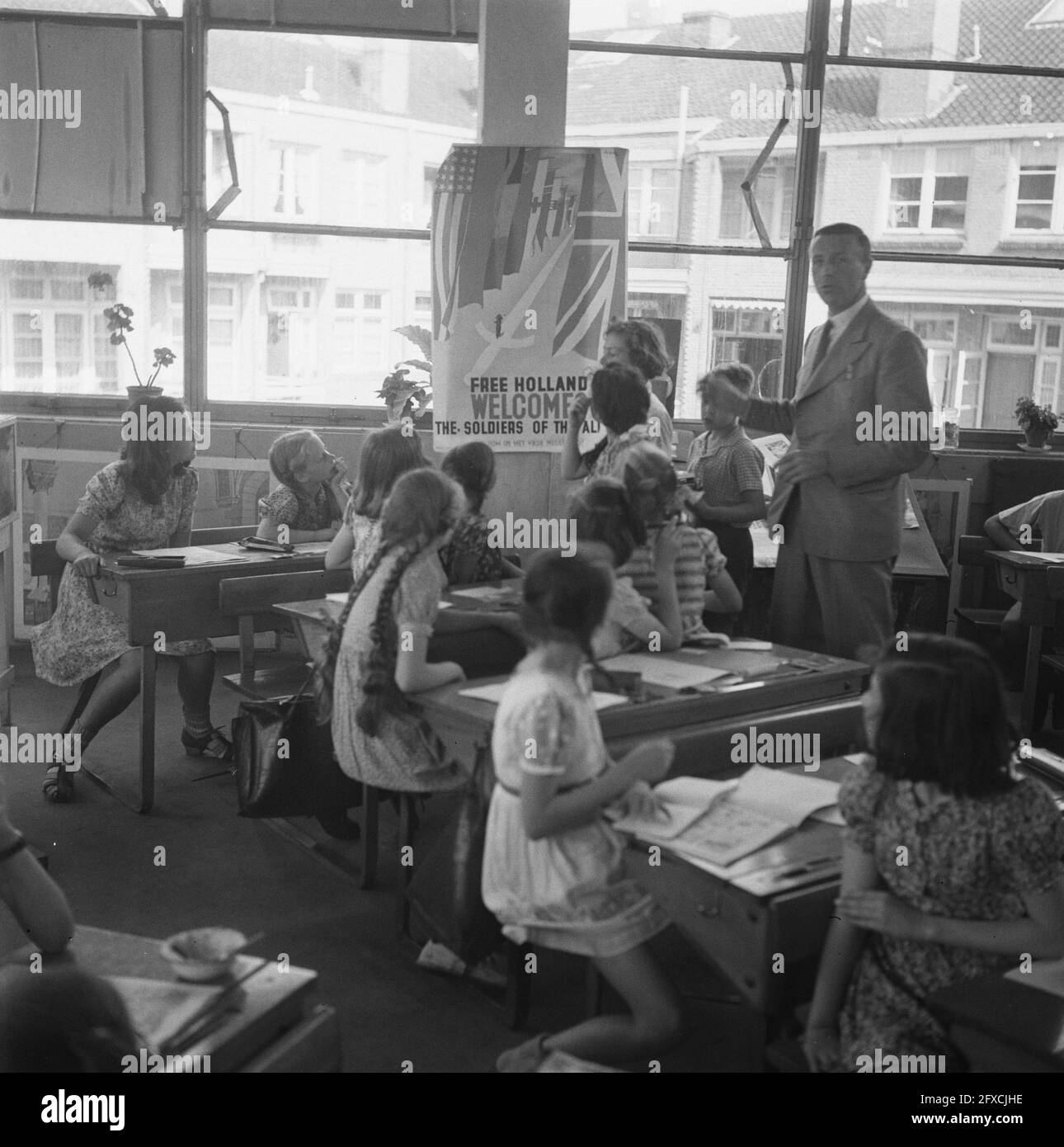 [overview classroom with teacher], 1945, Education, second world war ...