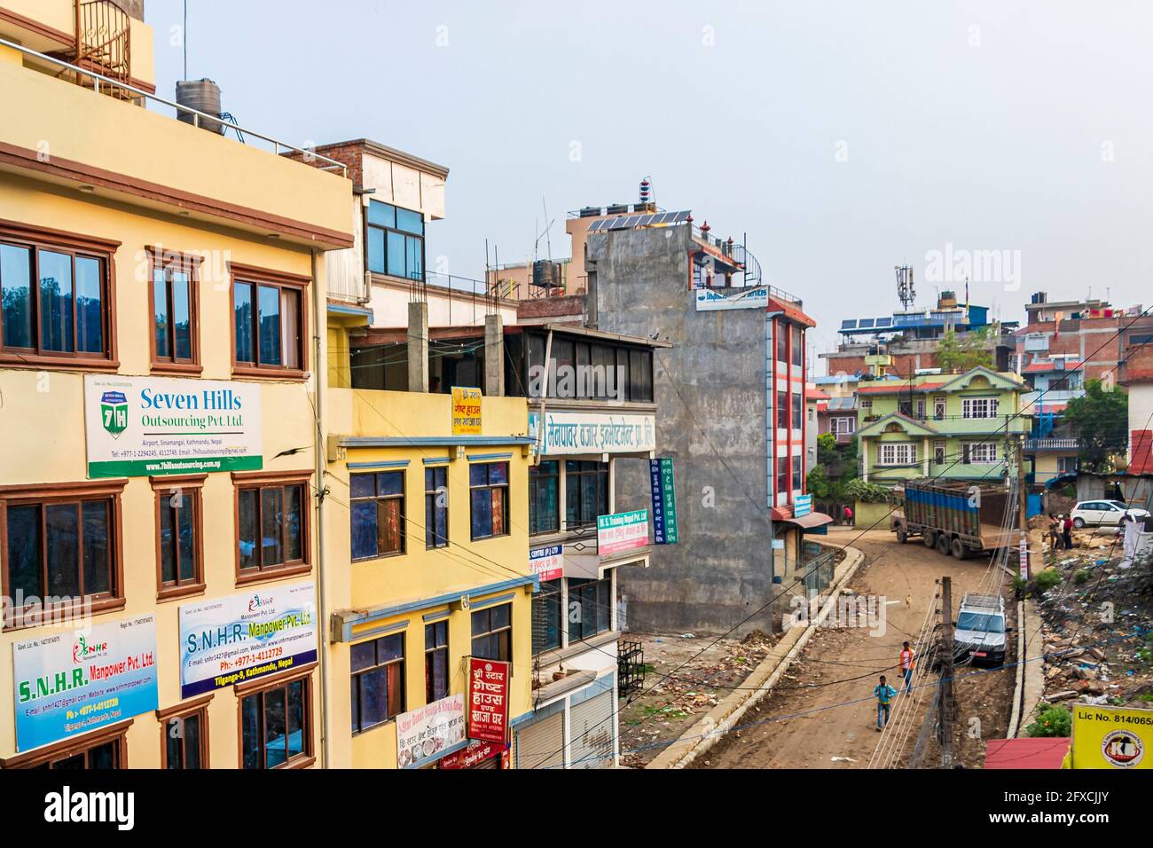 Kathmandu Nepal 21. Mai 2018 Colorful dirty and dusty street and area ...