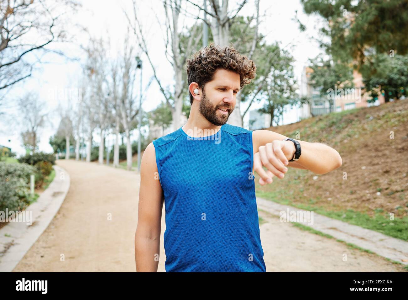 Man running watch park hi-res stock photography and images - Alamy