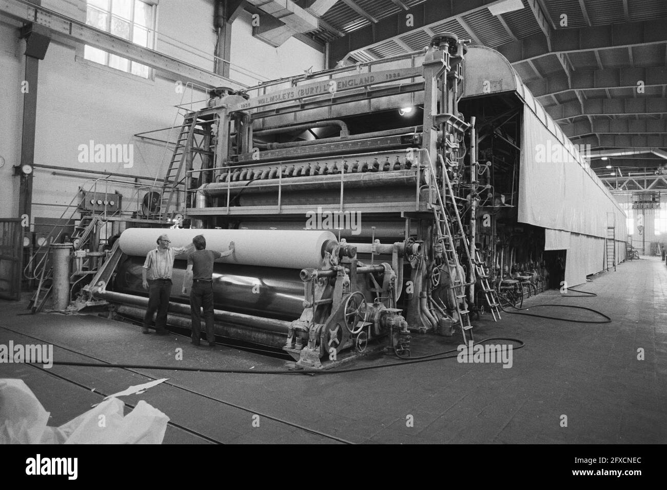 Paper mills 1980 hi-res stock photography and images - Alamy