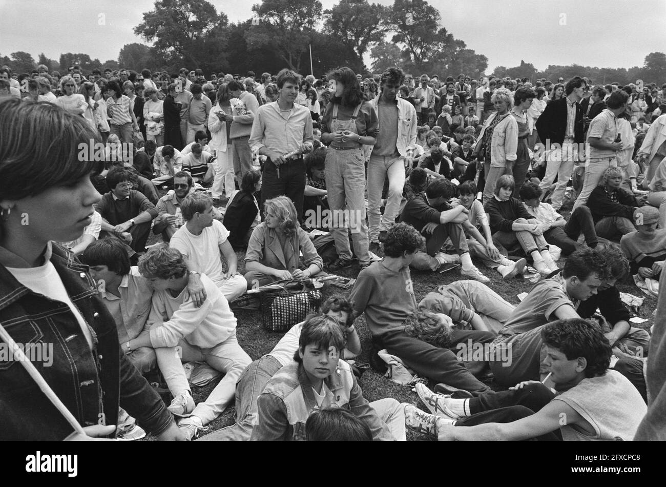 Visitors to parkpop hi-res stock photography and images - Alamy
