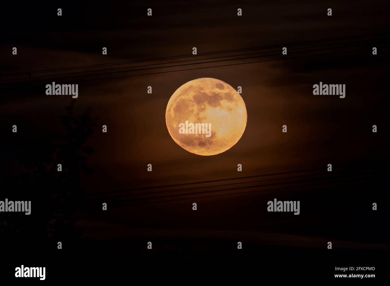 The super moon of May the 26 th 2021 seen from the province of Pisa ...