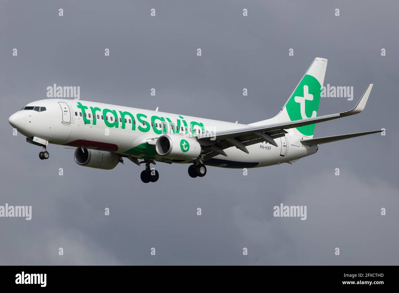 AMSTERDAM, NETHERLANDS - Sep 13, 2020: Transavia (HV / TRA) approaching ...